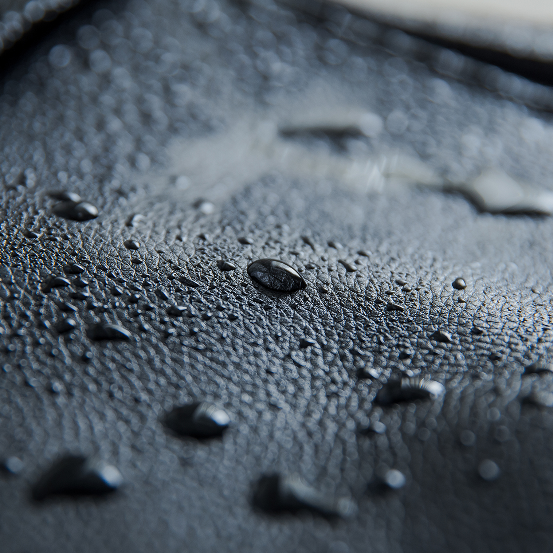 objcts.ioから超薄型バックパック「Commuters」が限定発売 都市のミニマリストに向けた提案 | AXIS Web | デザインの視点で、人間の可能性や創造性を伝えるメディア