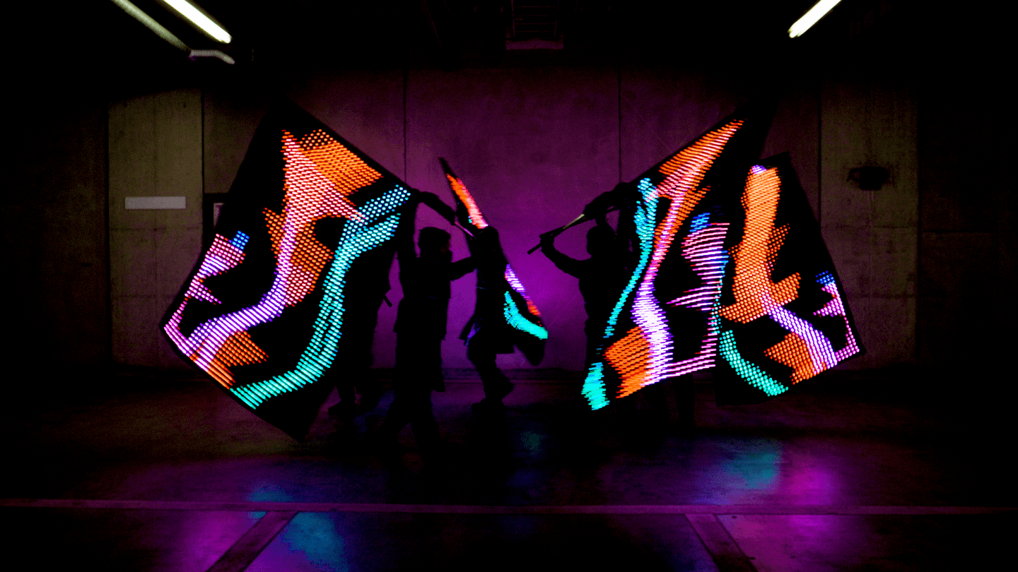 クリエイティブカンパニー mplusplus ディスプレイのように制御可能な旗「LED VISION FLAG」を発表 | AXIS Web ...