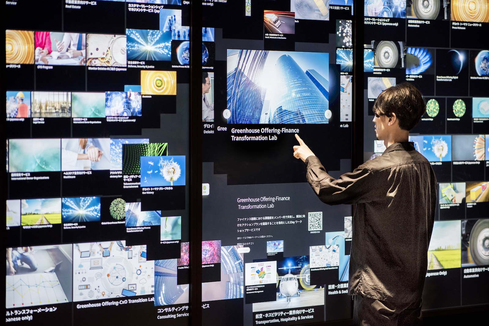 デロイト トーマツ グループのイノベーション創発施設に導入 チームラボの大型サイネージ「Digital Collection Wall ...