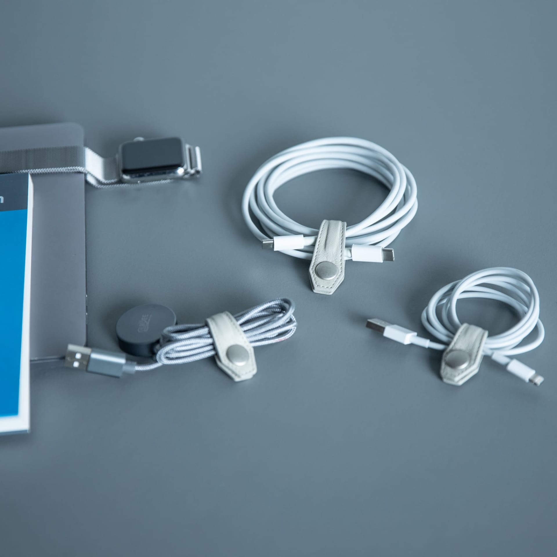 objcts.ioから「White Beige」の革小物 4点が登場 1980年代のPCからインスピレーションを得た定番色 | AXIS Web | デザインの視点で、人間の可能性や創造性を ...