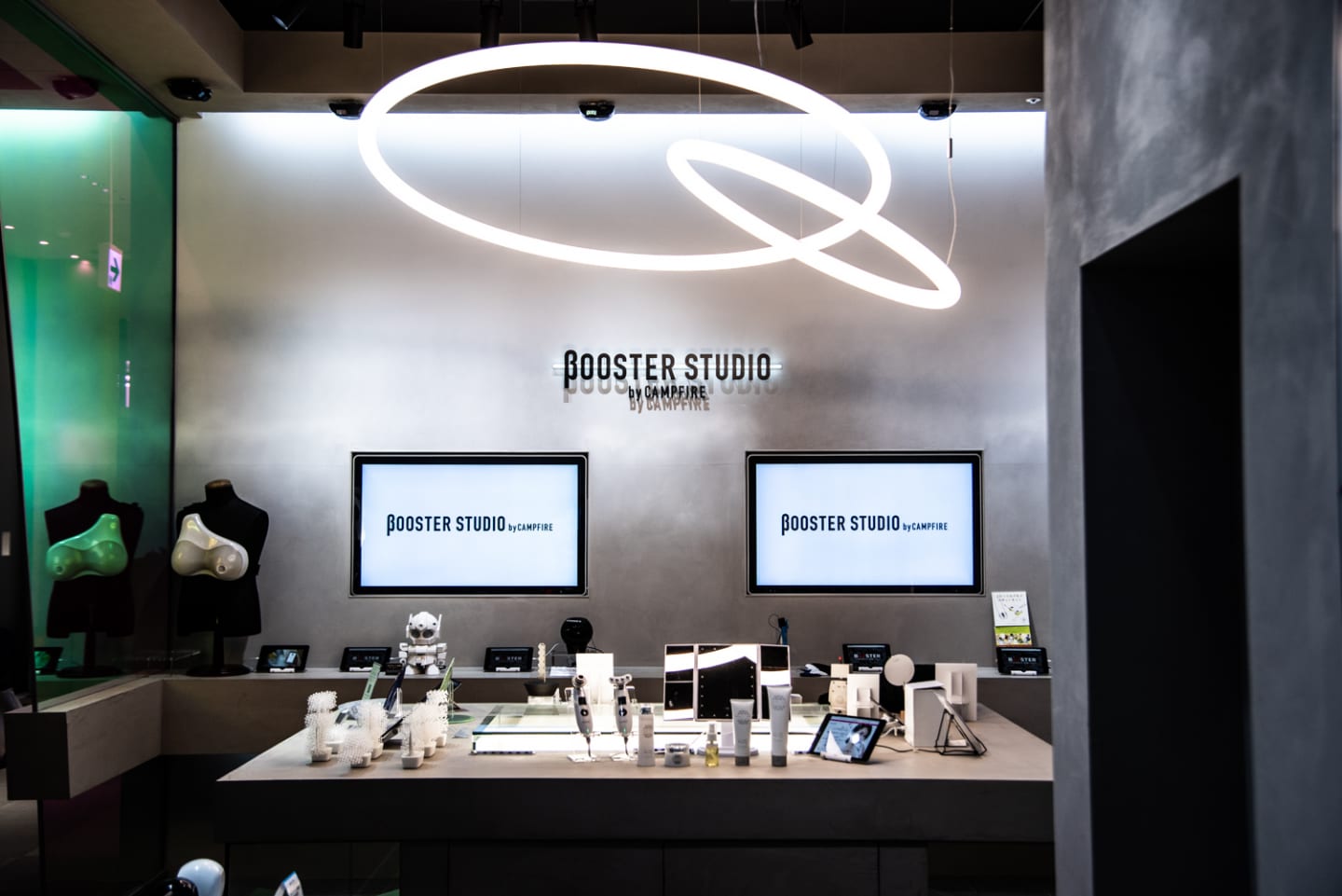 渋谷PARCOにオープンした「BOOSTER STUDIO by CAMPFIRE」 クラウドファンディングから実店舗へ販路拡大や製品開発を支援 | AXIS Web | デザインの視点で ...