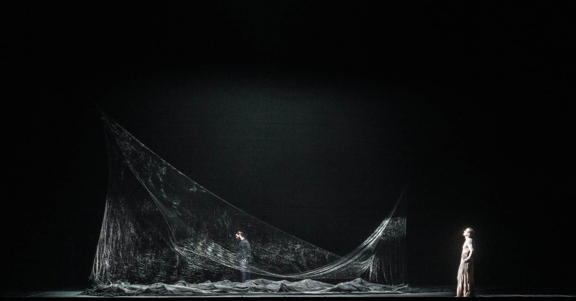 世界最古のオペラ作品のためにつくった Studio Driftによるキネティックアート作品「Ego」 | AXIS Web | デザインの視点で、人間の可能性や創造性を伝えるメディア