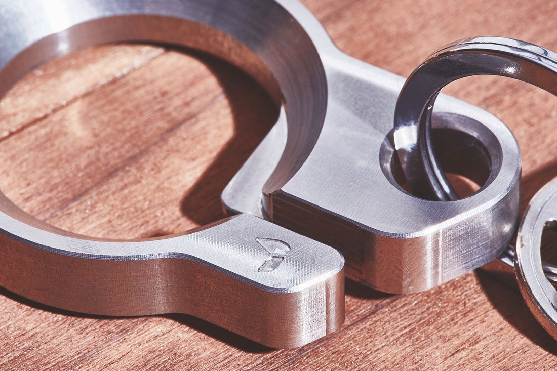 ボトルオープナーにもなる純チタン製のキーリング Grovemadeの「Titanium Key Ring」 | AXIS Web | デザイン ...