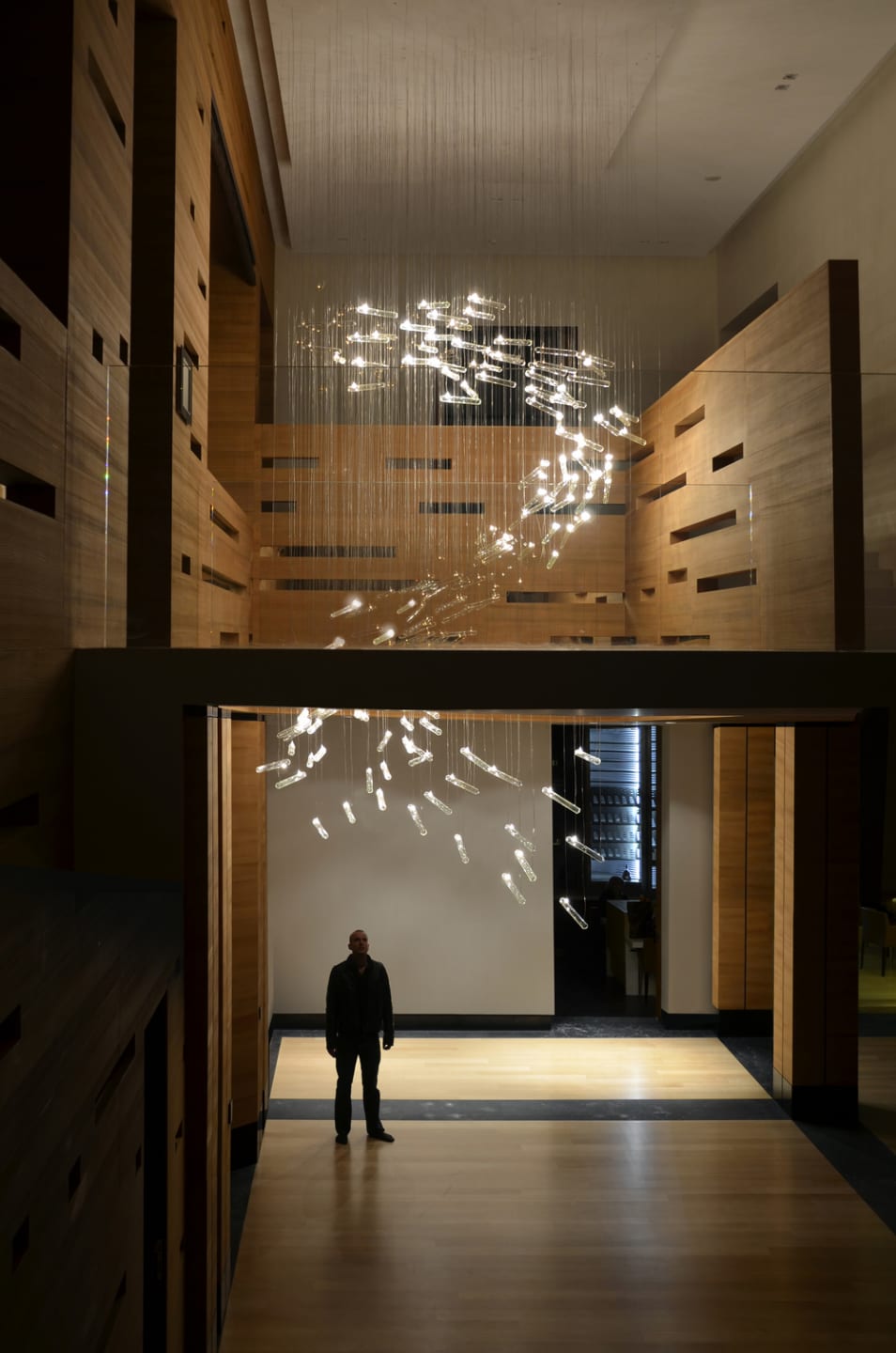 鳥の群れをモチーフに集団と個人のバランスを問う Studio DRIFTのインスタレーション「Flylight」 | AXIS Web | デザインの視点で、人間の可能性や創造性を伝えるメディア