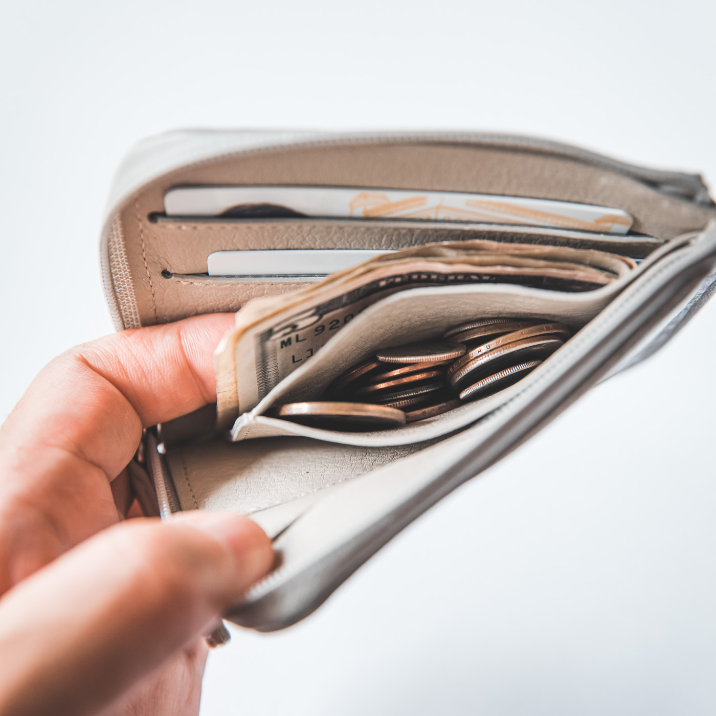 objcts.io、ミニマルなライフスタイル向けに コンパクト革財布「Zip Wallet」を発売 | AXIS Web | デザインの視点で、人間の可能性や創造性を伝えるメディア