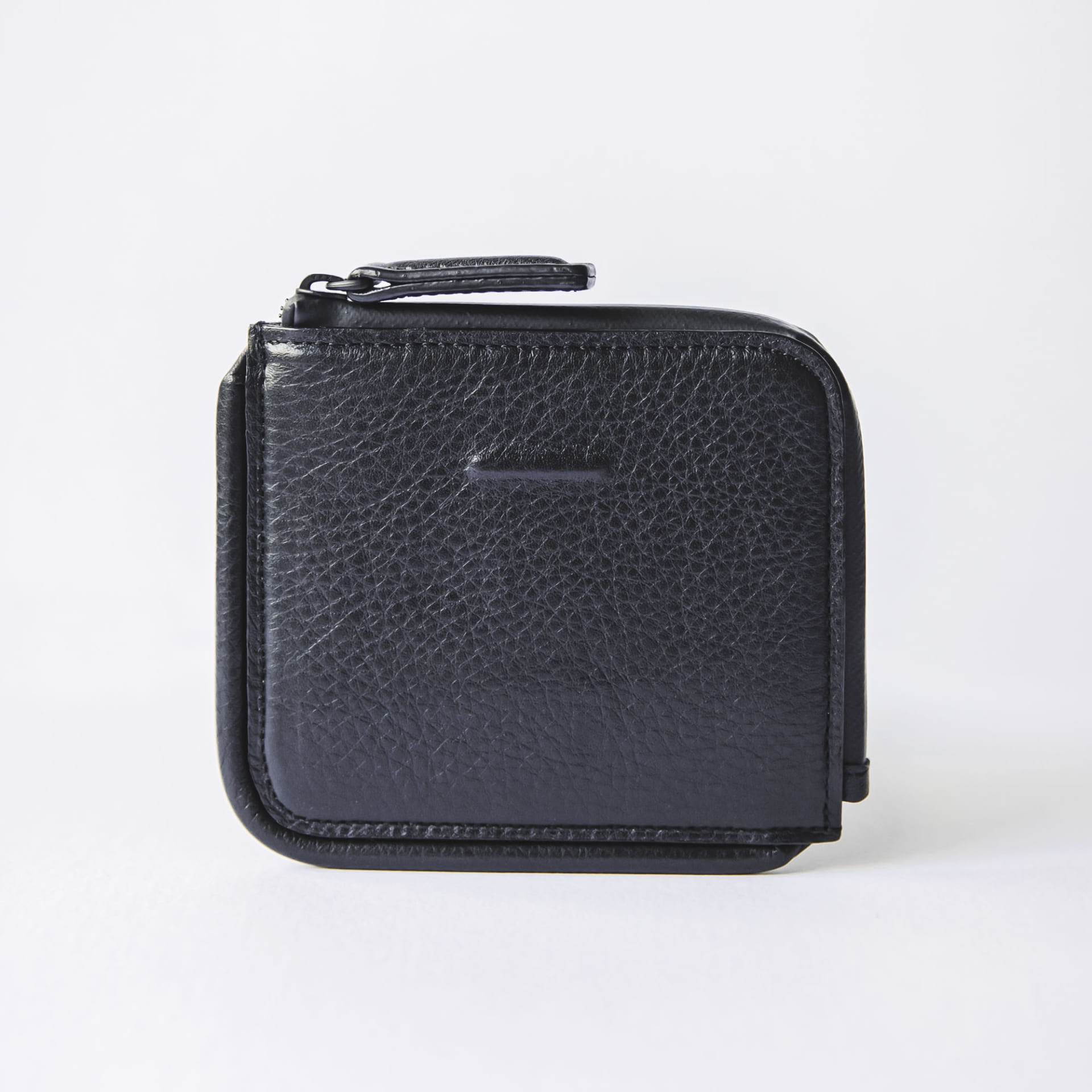 objcts.io、ミニマルなライフスタイル向けに コンパクト革財布「Zip Wallet」を発売 | AXIS Web | デザインの視点で、人間の可能性や創造性を伝えるメディア