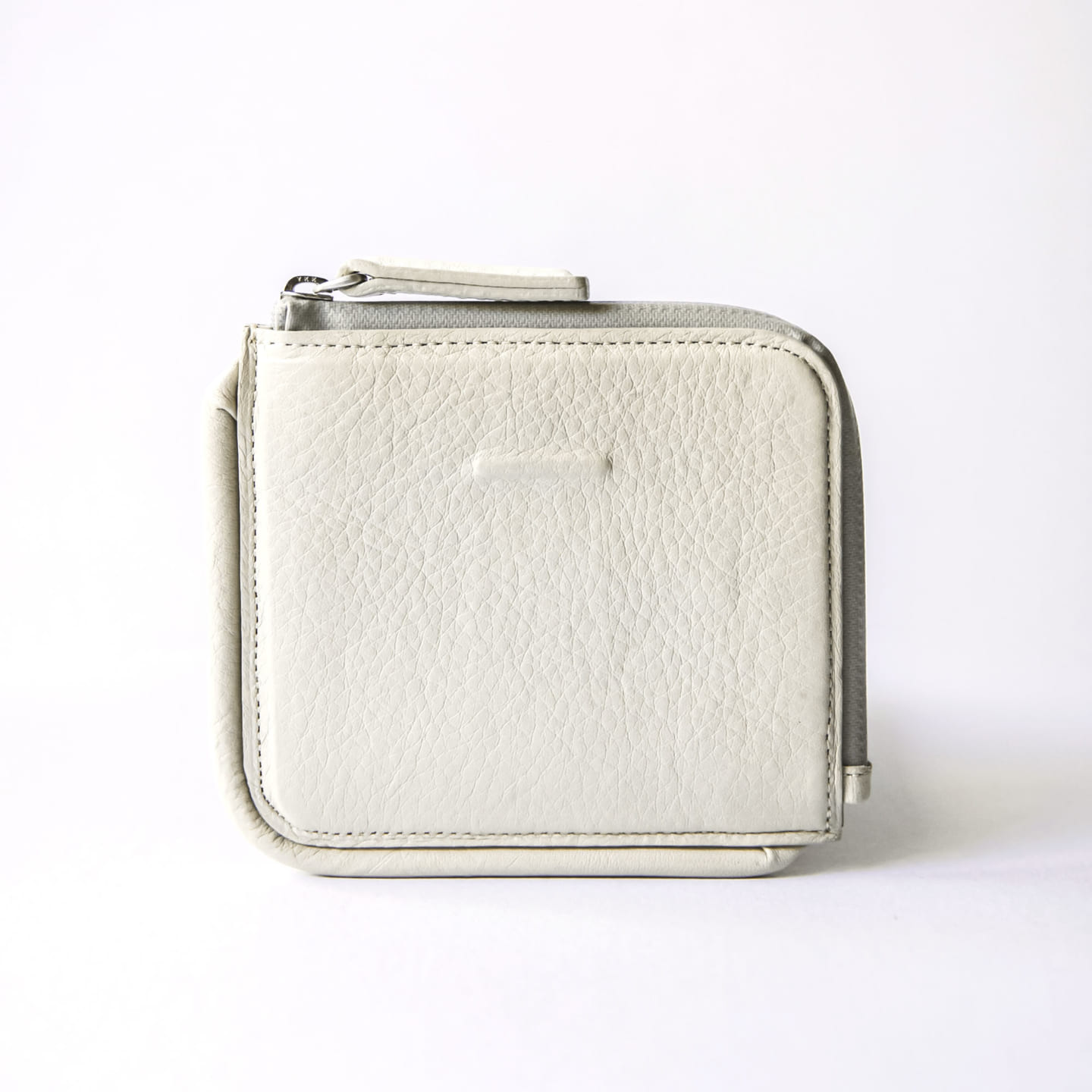 objcts.io、ミニマルなライフスタイル向けに コンパクト革財布「Zip Wallet」を発売 | AXIS Web | デザインの視点で、人間の可能性や創造性を伝えるメディア