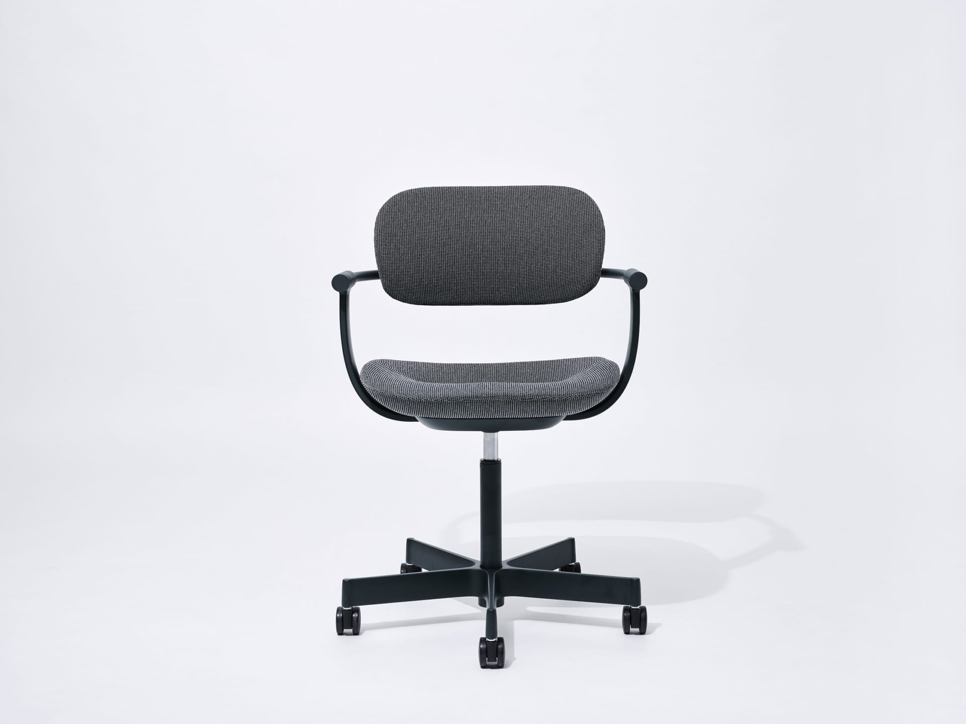 柴田文江がデザインしたイトーキの ワークチェア「vertebra03」 | AXIS Web | デザインの視点で、人間の可能性や創造性を伝えるメディア
