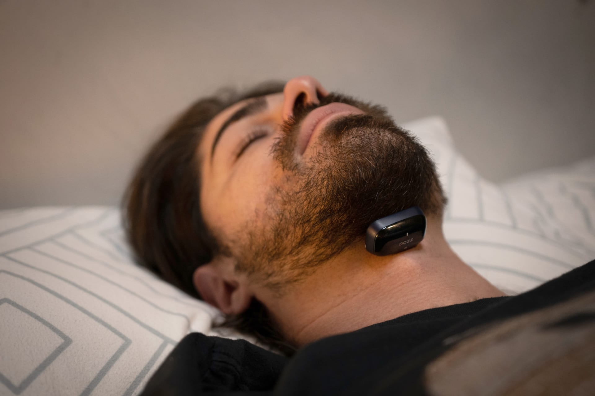 1台で睡眠促進といびき抑制ができる コンパクトなスマートデバイス「DOZZ」 | AXIS Web | デザインの視点で、人間の可能性や創造性 ...