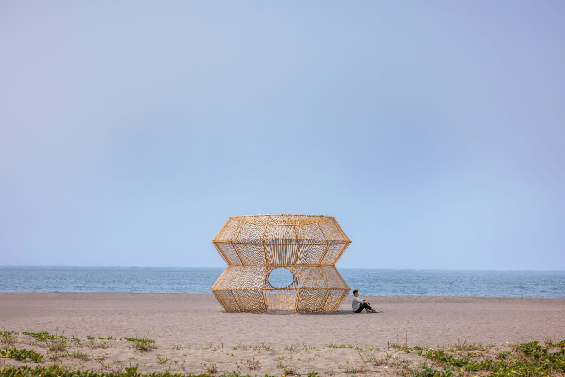 漁の網かごをモチーフにしたインスタレーション Cheng Tsung FENGの「Fish Trap House V Yuguang ...