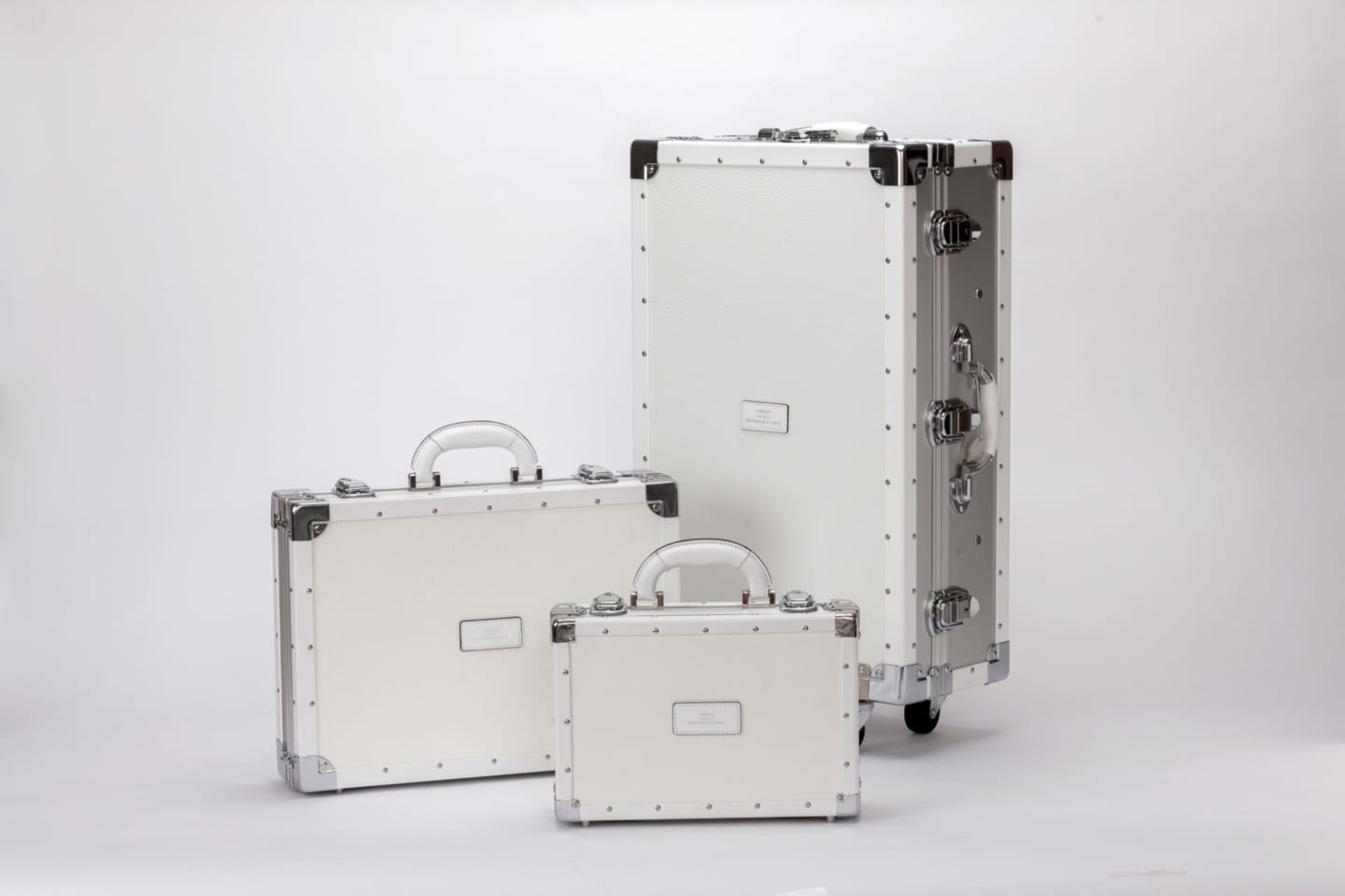 旅行鞄をモチーフにした ホワイトレザーコレクション | AXIS Web | デザインの視点で、人間の可能性や創造性を伝えるメディア