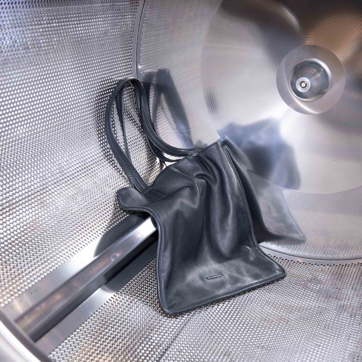 objcts.ioから洗濯乾燥に対応した 「ウォッシャブルレザートート」が登場 | AXIS Web | デザインの視点で、人間の可能性や創造性を伝えるメディア