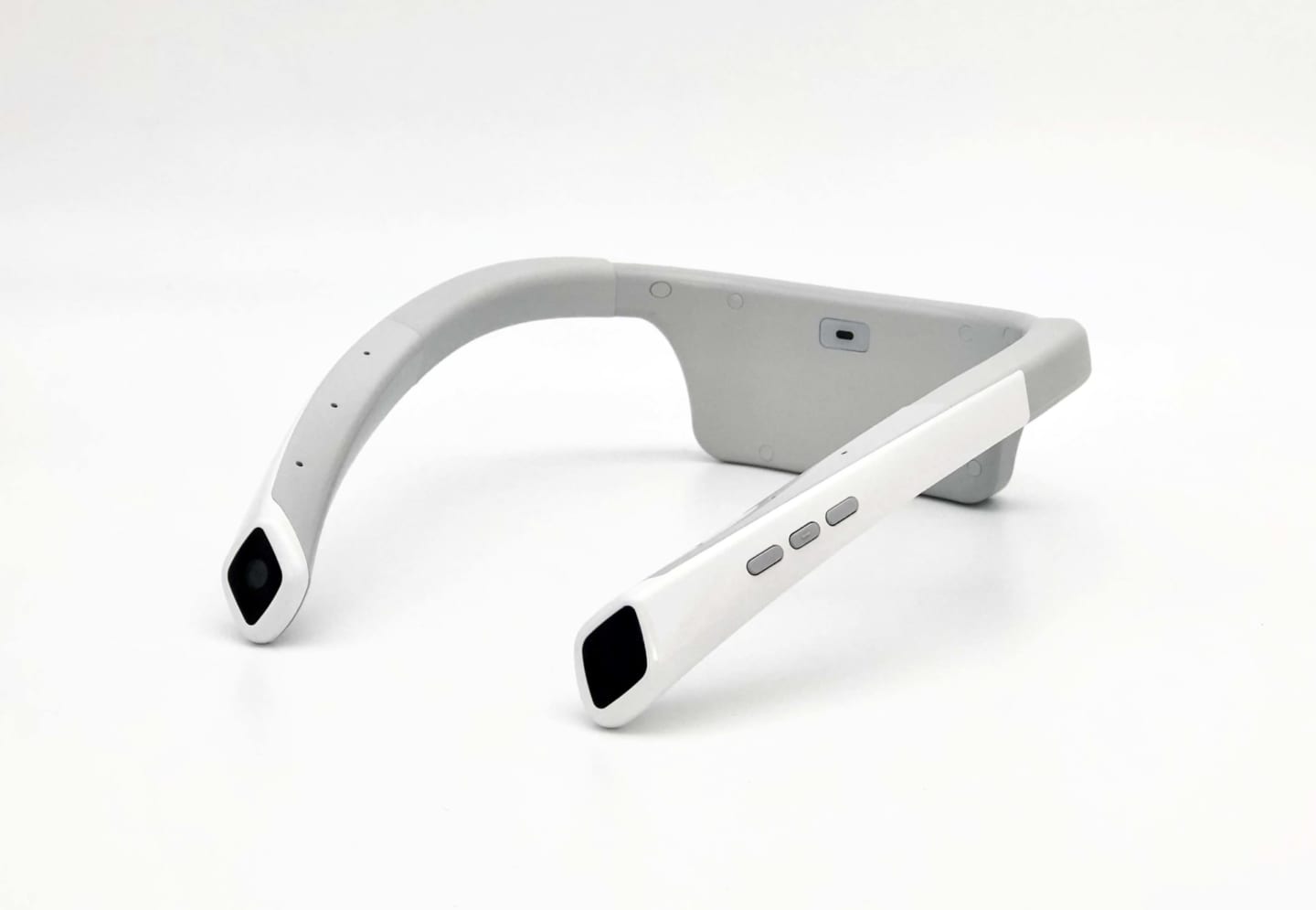 体験の共有を可能にする LTE搭載ウェアラブルカメラ「LINKLET」 | AXIS Web | デザインの視点で、人間の可能性や創造性を伝えるメディア