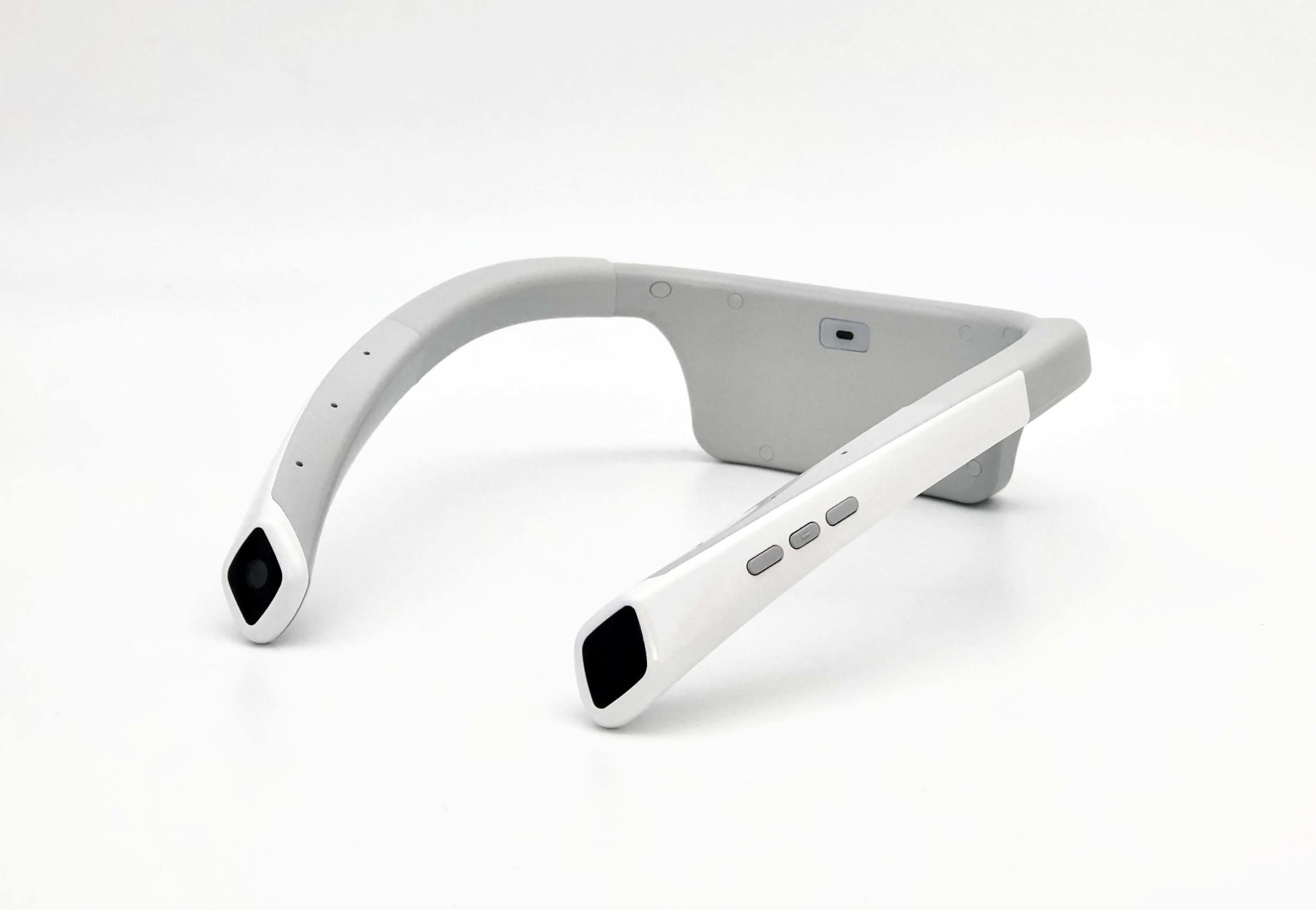 体験の共有を可能にする LTE搭載ウェアラブルカメラ「LINKLET」 | AXIS Web | デザインの視点で、人間の可能性や創造性を伝えるメディア