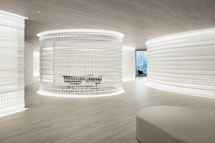 「ポケモンカード」で構成された nendoによるクリーチャーズの新オフィス | AXIS Web | デザインの視点で、人間の可能性や創造性を伝えるメディア