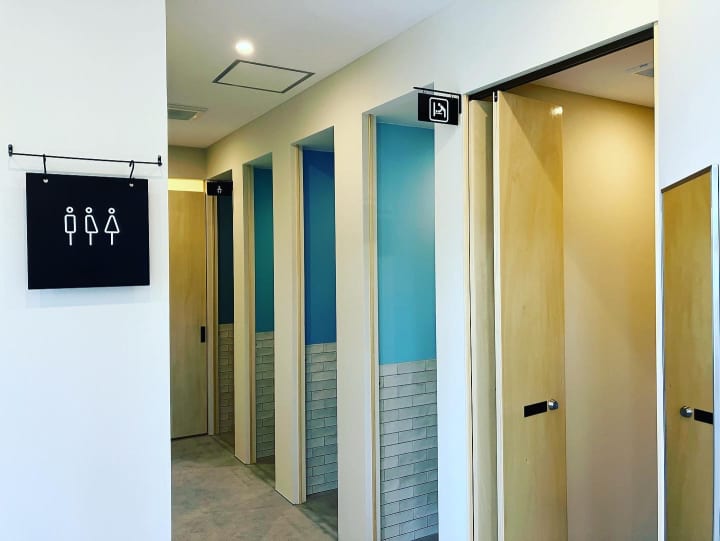 「みんなのトイレ」が 埼玉・川口のOKS CAMPUSで利用開始 | AXIS Web | デザインの視点で、人間の可能性や創造性を伝えるメディア