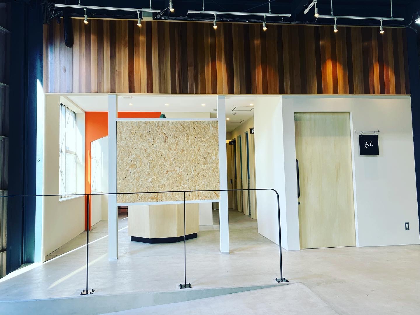 「みんなのトイレ」が 埼玉・川口のOKS CAMPUSで利用開始 | AXIS Web | デザインの視点で、人間の可能性や創造性を伝えるメディア