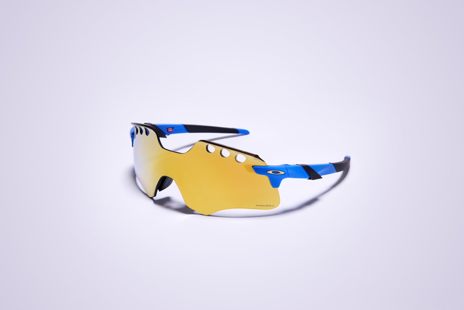 オークリーのアイウェア「Space Encoder」登場 製造ミスから生まれた未来的なデザイン | AXIS Web | デザインの視点で ...