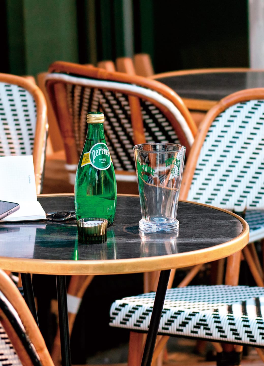 フィリップ・スタルクのボトルデザインによる 「PERRIER ＋ STARCK」が登場 | AXIS Web | デザインの視点で、人間の可能 ...