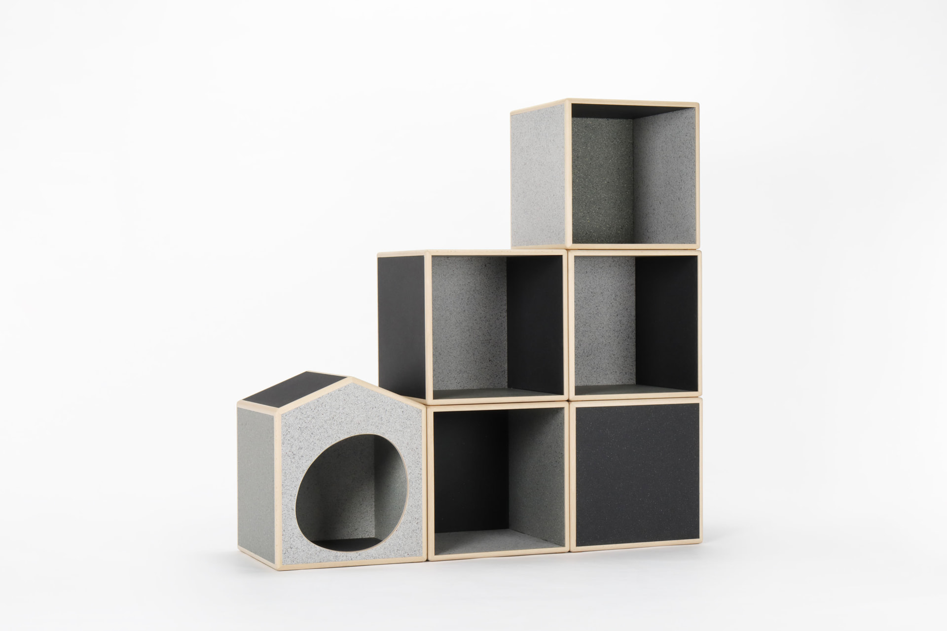 廃棄衣類のリサイクルボードを用いた 五十嵐久枝デザインのユニット家具「PANECO® BOX」 | AXIS Web | デザインの視点で、人間の可能性や創造性を伝えるメディア