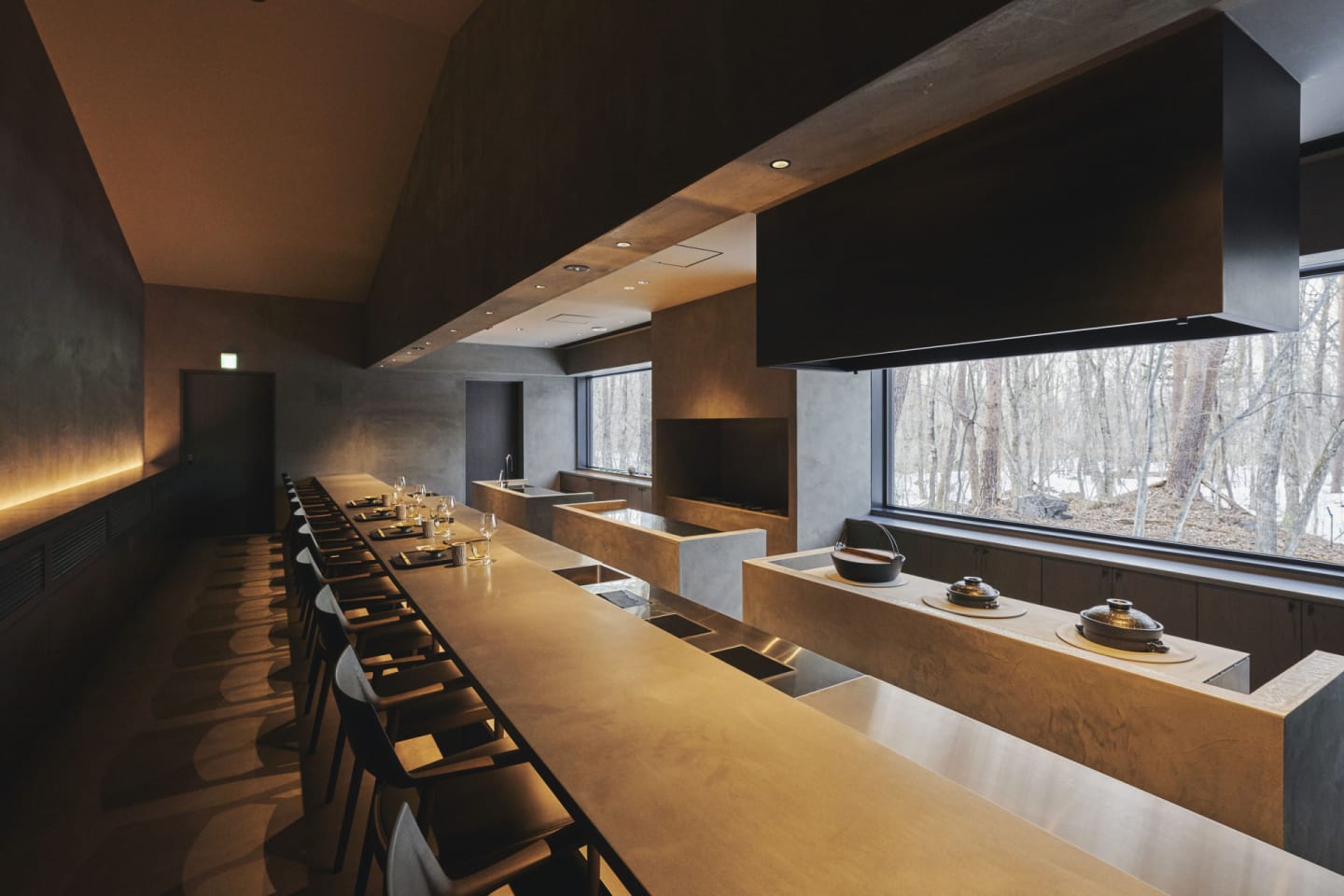 「NOT A HOTEL KITAKARUIZAWA IRORI」が開業 北軽井沢の自然に佇むガラス張りの建築 | AXIS Web | デザインの視点で、人間の可能性や創造性を伝えるメディア