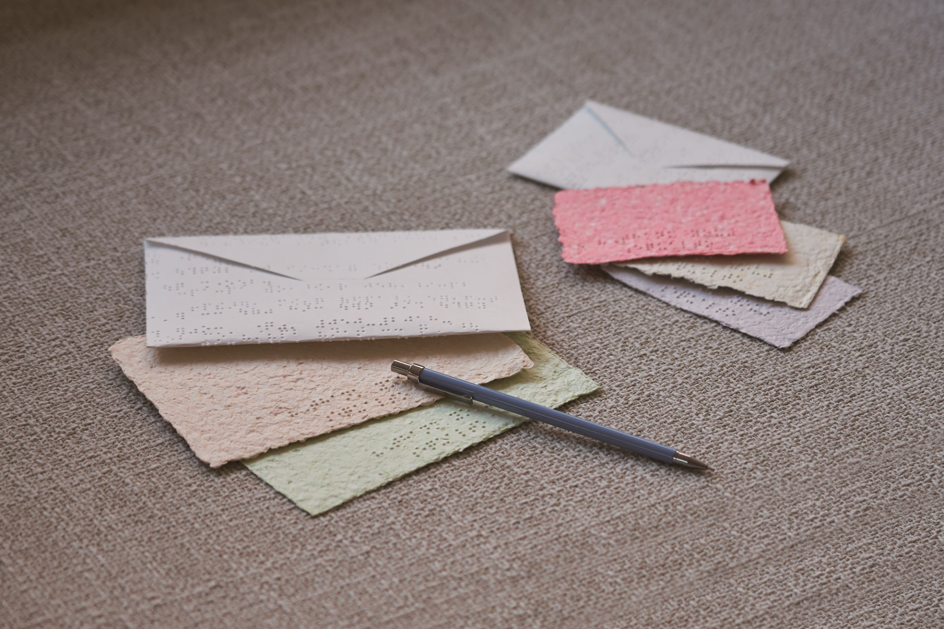 障がい者とともにものづくりを実現する デザインプロジェクト「equalto」新アイテムを発売 | AXIS Web | デザインの視点で、人間の可能性や創造性を伝えるメディア