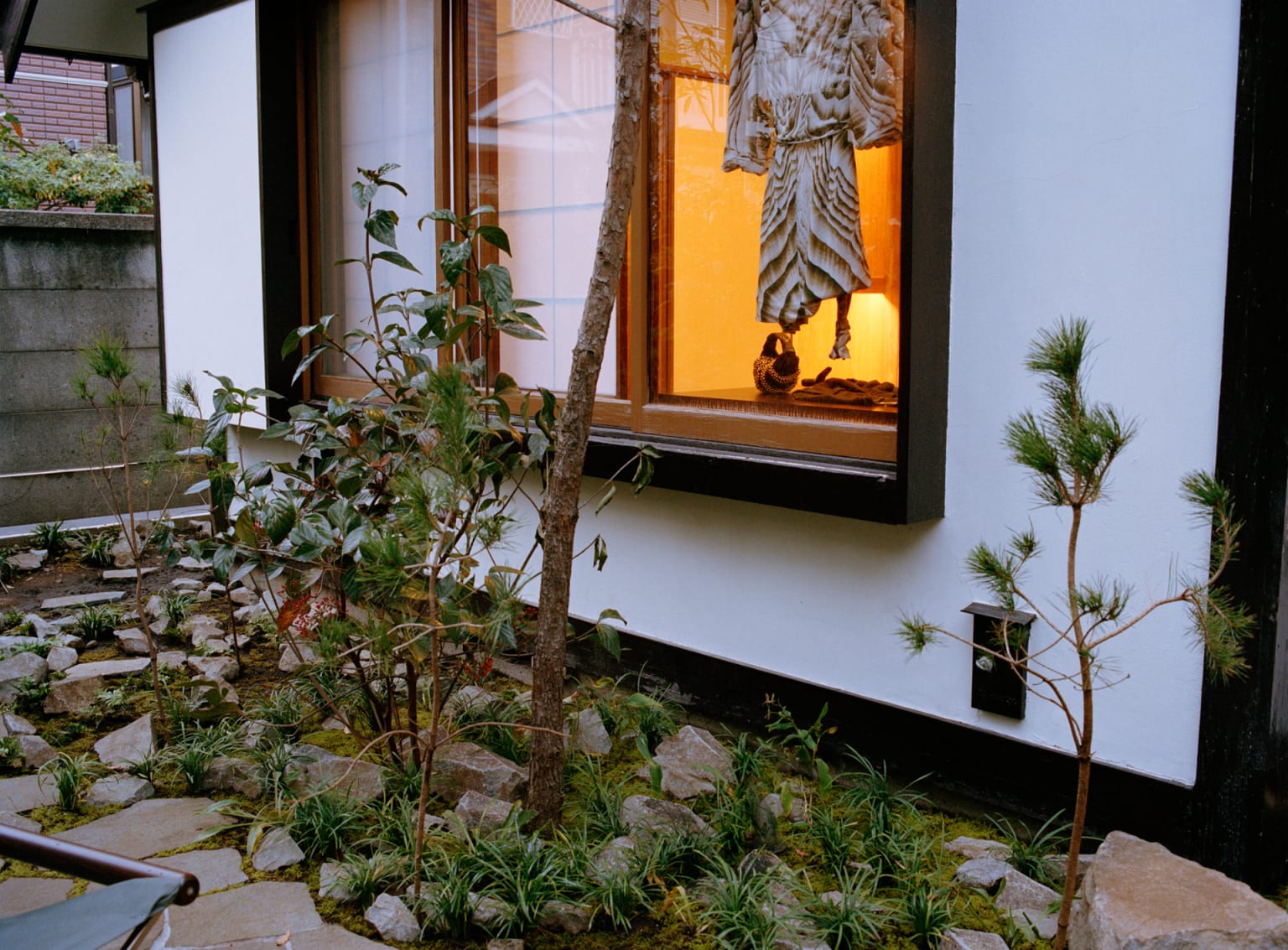 二階建ての日本家屋を改装した旗艦店 「LEMAIRE EBISU」がオープン | AXIS Web | デザインの視点で、人間の可能性や創造性を伝えるメディア