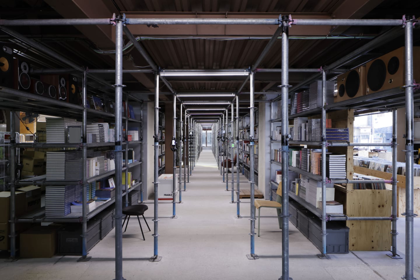 SKWATによる、高架下の芸術文化センター 「SKAC」が東京・亀有にオープン | AXIS Web | デザインの視点で、人間の可能性や創造性を伝えるメディア