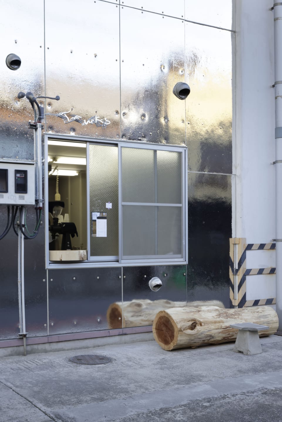 SKWATによる、高架下の芸術文化センター 「SKAC」が東京・亀有にオープン | AXIS Web | デザインの視点で、人間の可能性や創造性を伝えるメディア