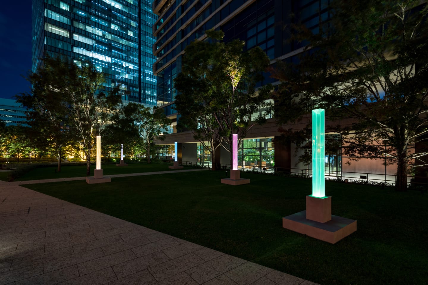 アーティスト YOSHIROTTENが手がける Otemachi Oneのパブリックアート「RING PARK」 | AXIS Web | デザインの視点で、人間の可能性や創造性を伝えるメディア