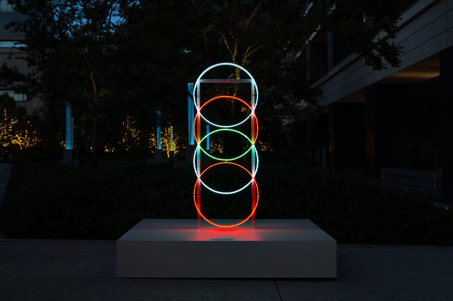 アーティスト YOSHIROTTENが手がける Otemachi Oneのパブリックアート「RING PARK」 | AXIS Web | デザインの視点で、人間の可能性や創造性を伝えるメディア