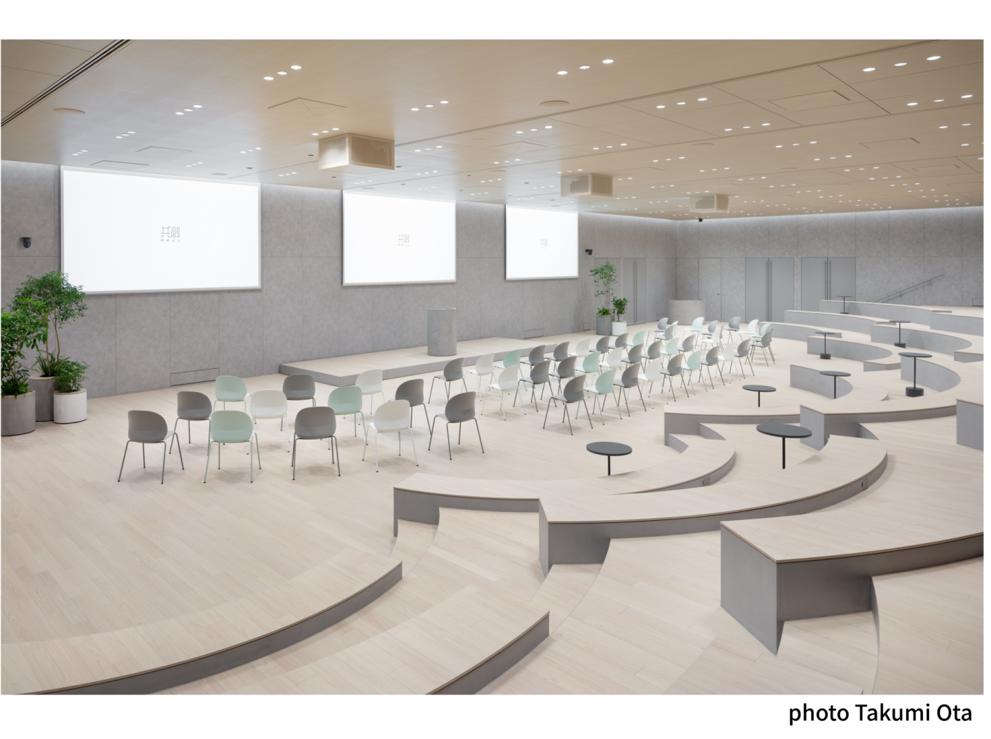 丸井グループのイノベーション空間 nendoがデザインした「共創HALL」 | AXIS Web | デザインの視点で、人間の可能性や創造性を伝えるメディア